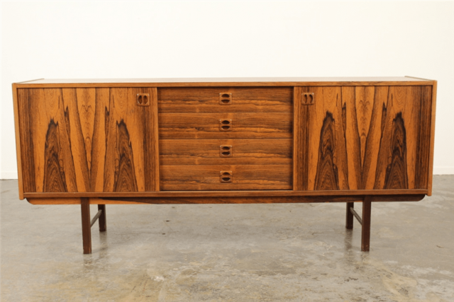Finding the Perfect Midcentury Atomic Table