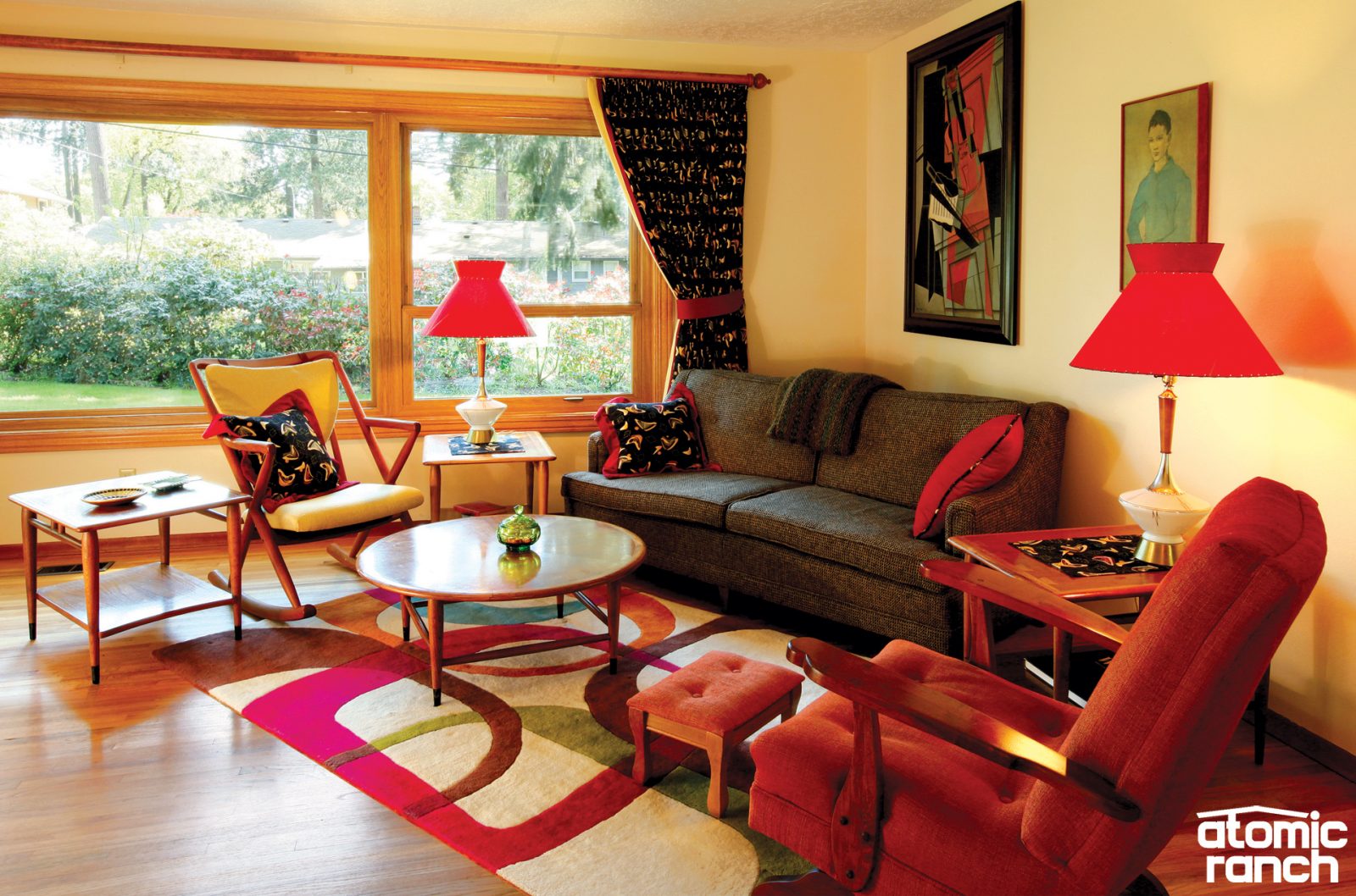 Transform Your Midcentury Interior with a Big Retro Patterns