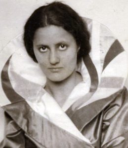 Eva Zeisel: Bringing a Human Touch to Modern Homes