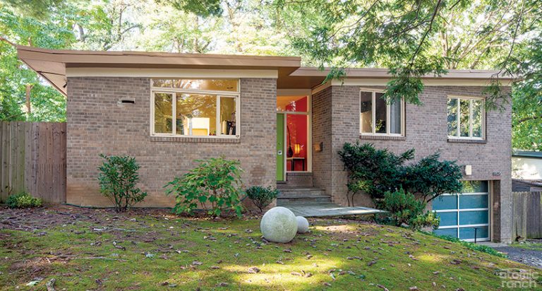 12 Incredible Mid Century Exteriors + 5 Curb Appeal Ideas