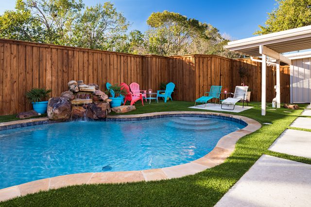 5 Ways to Turn Your Midcentury Modern Pool Into a Summer Paradise