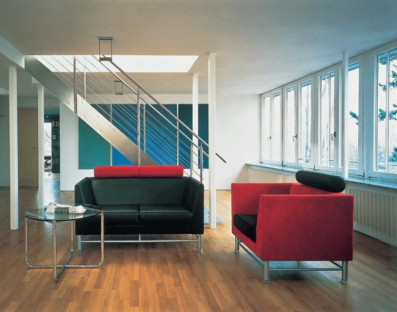 MCM meets Po-Mo in the Polarizing Designs of the Memphis Group