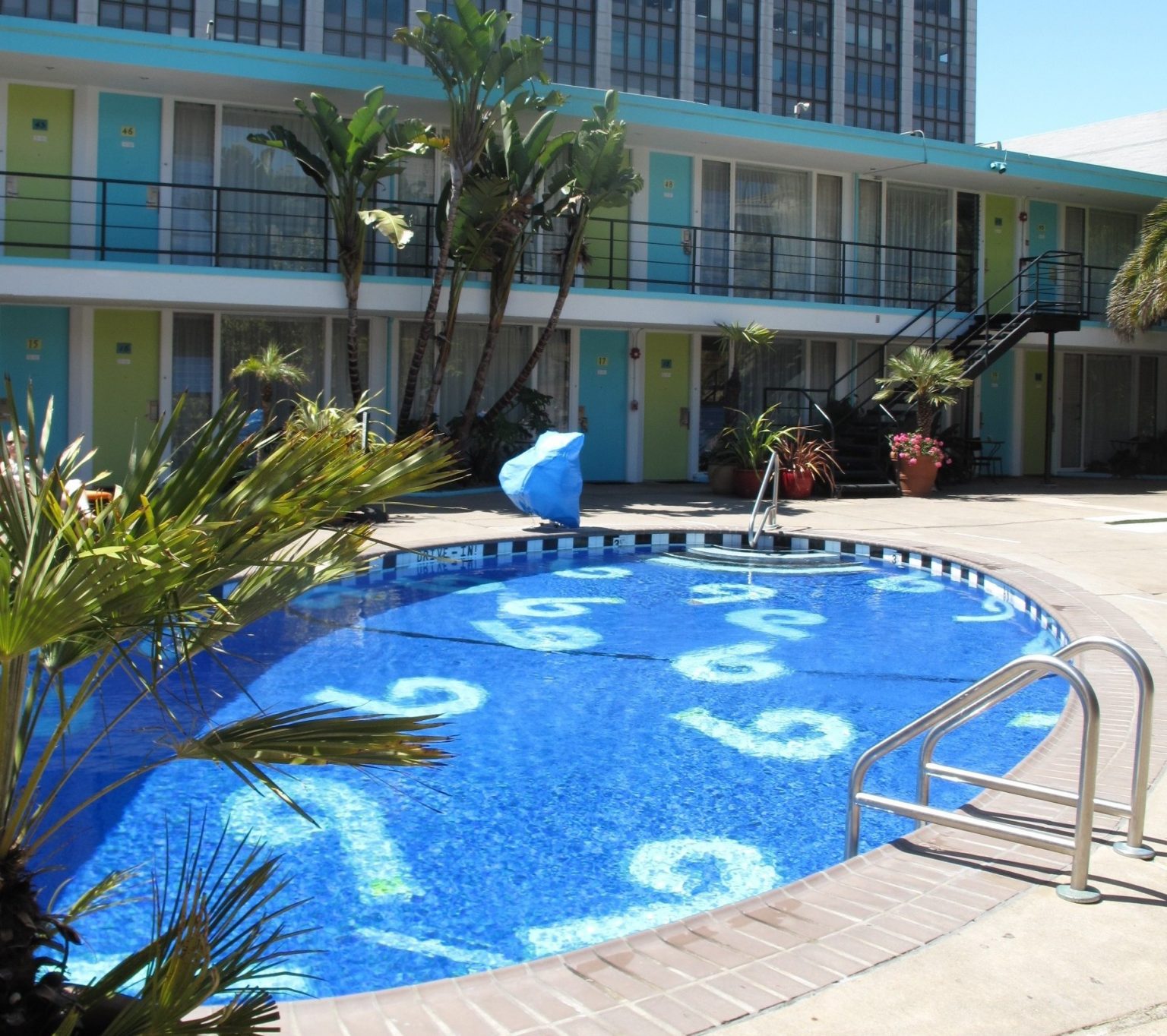 California Motels Offer Blasts from the Past - Atomic Ranch