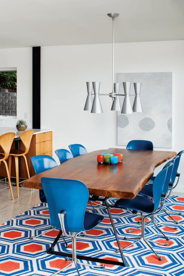 This Secluded Glass Box Lake House Has Stunning Views - Atomic Ranch