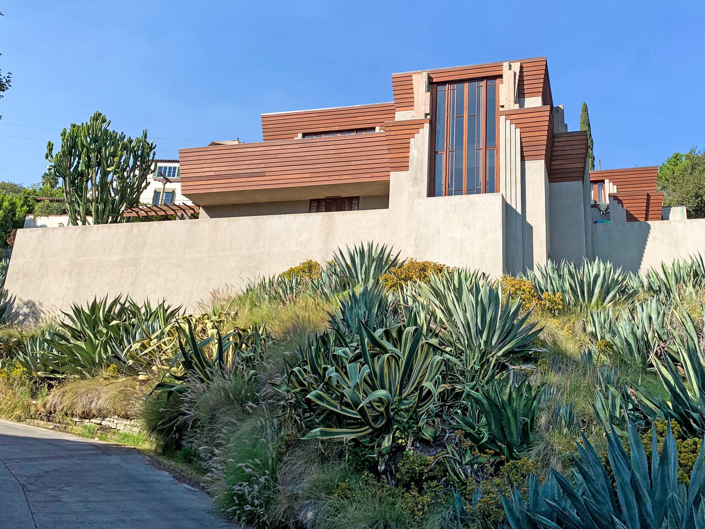 7 Fall Atrium Essentials to Keep Your Midcentury Modern Home Cozy