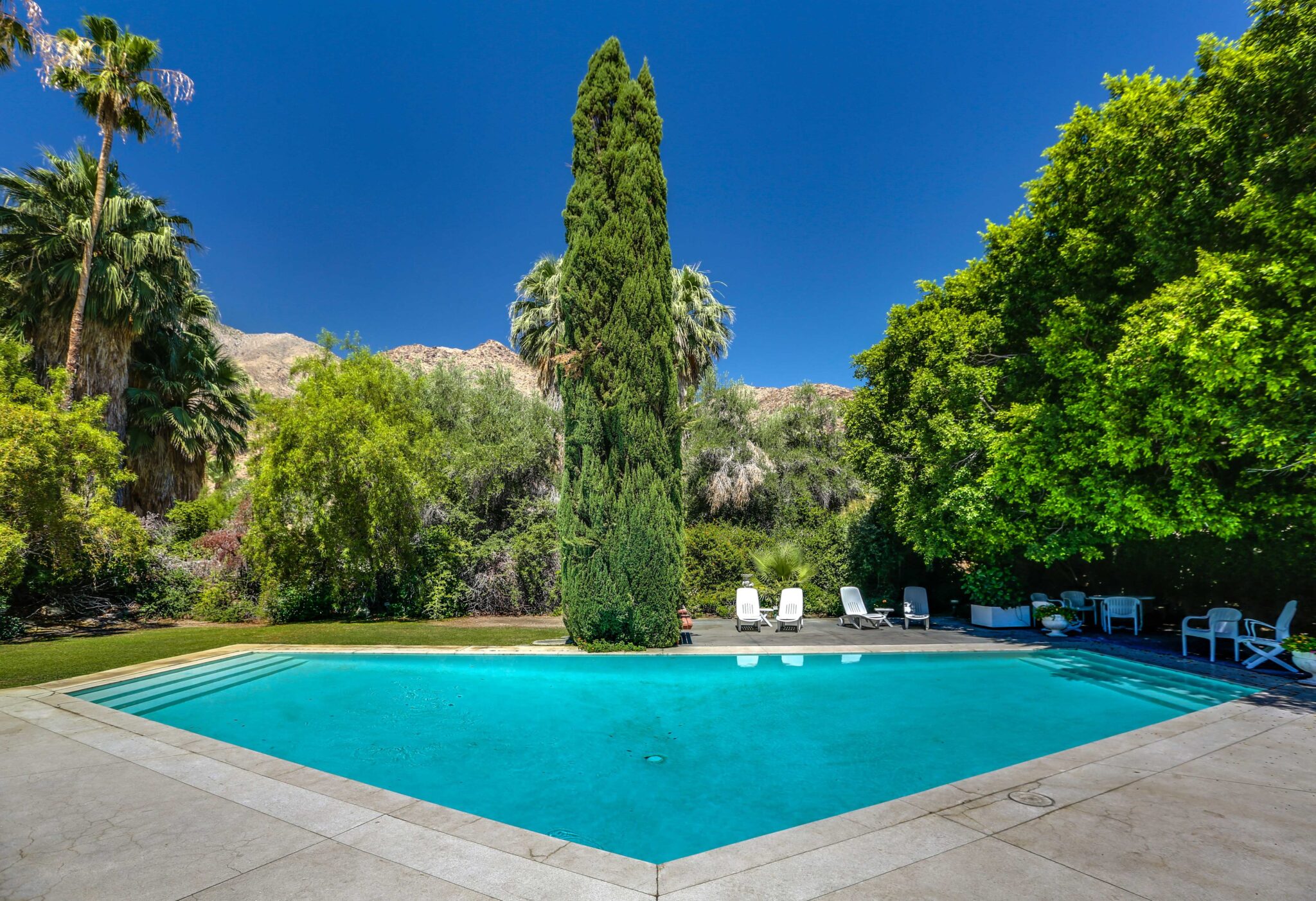 Sold: Elvis' Honeymoon "House of Tomorrow" - Atomic Ranch