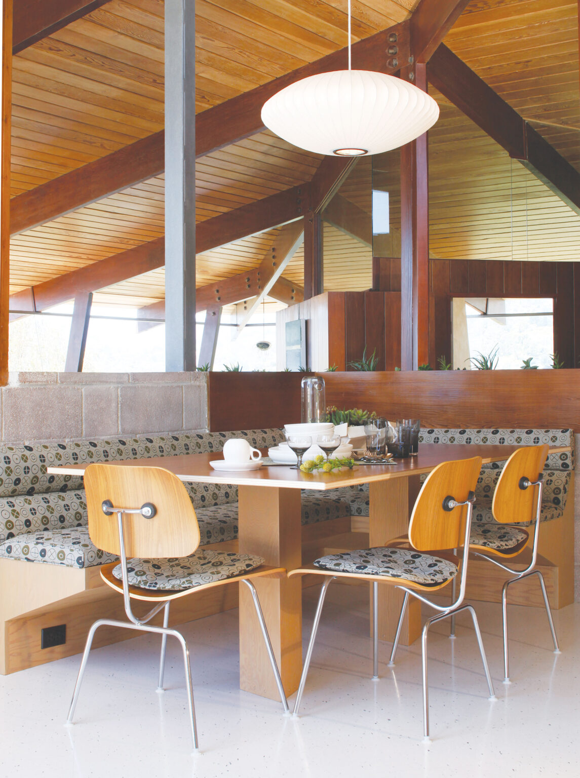 5 MCM Dining Rooms to Inspire You this Holiday Season - Atomic Ranch