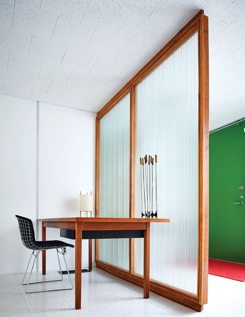 Tour the Frost House, a Rare Modern Gem in the Midwest - Atomic Ranch