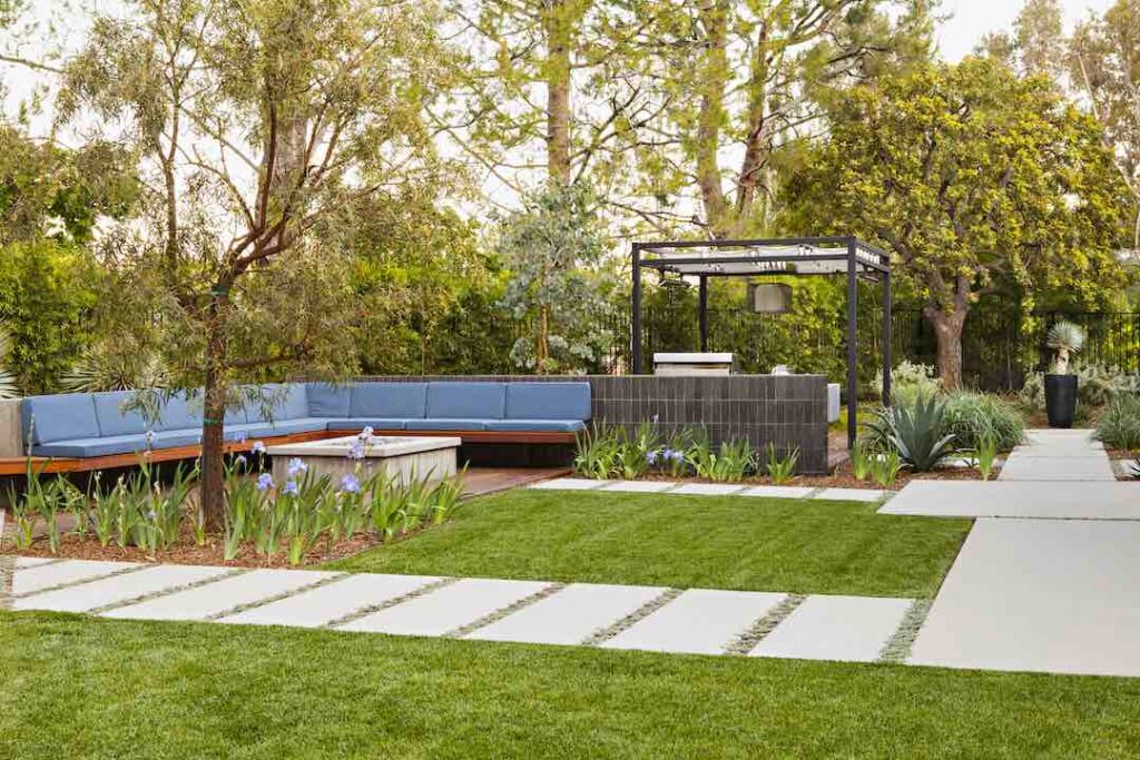 An MCM Outdoor Living Planning Guide - Atomic Ranch