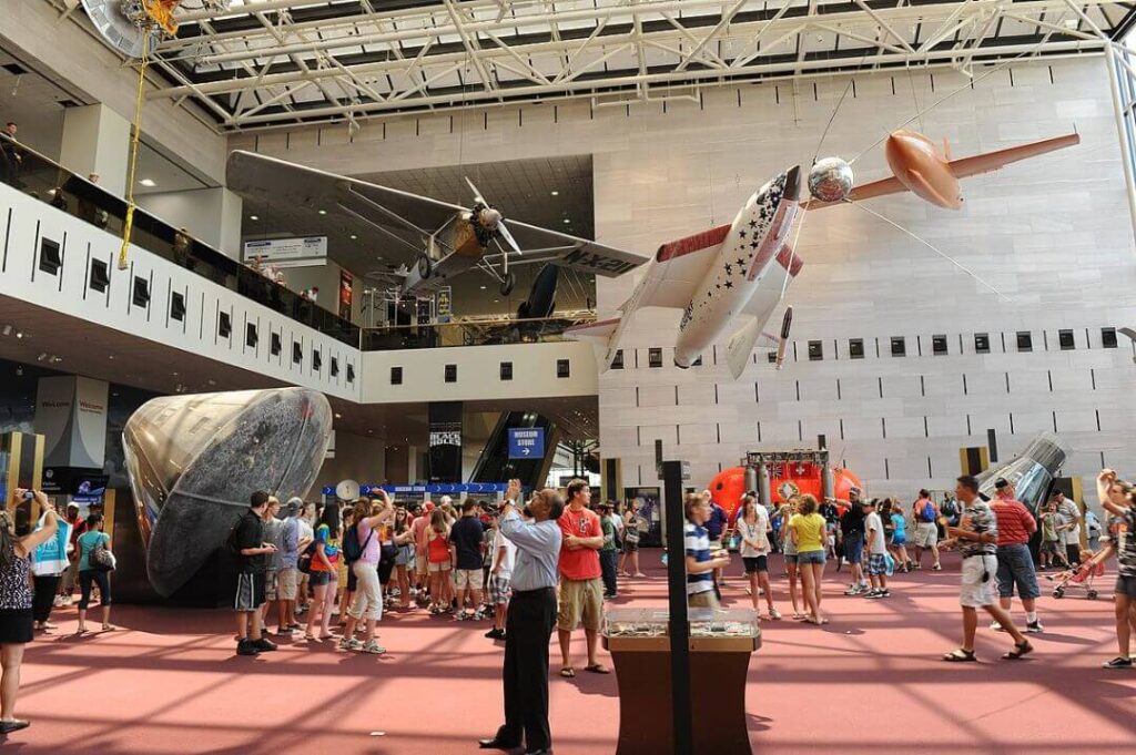 The National Air and Space Museum: Defining Space Through Light ...