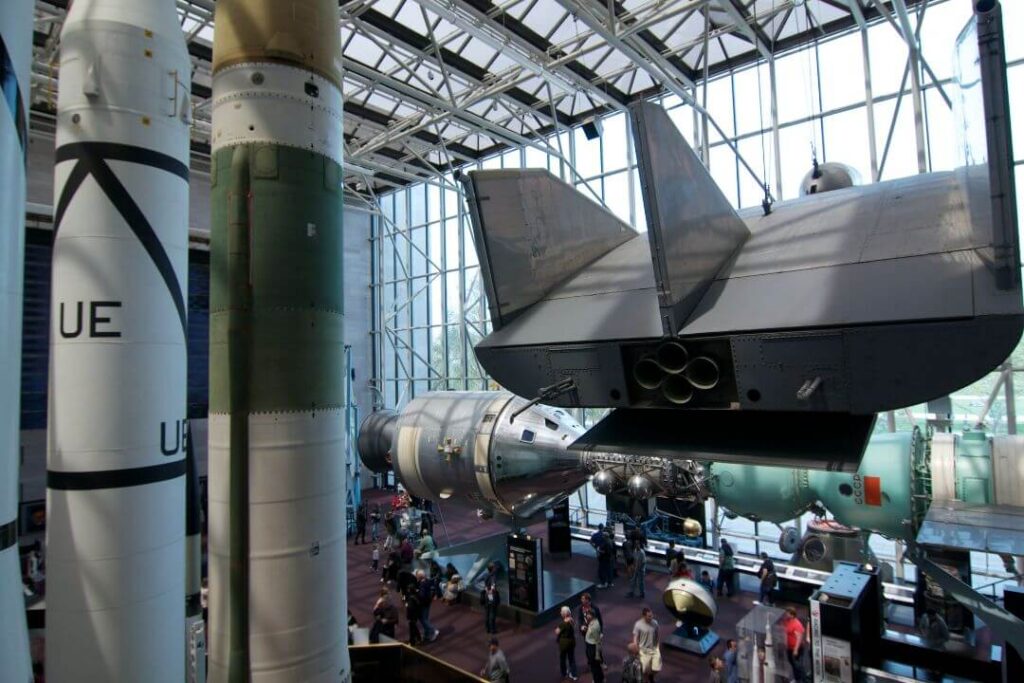 The National Air and Space Museum: Defining Space Through Light ...