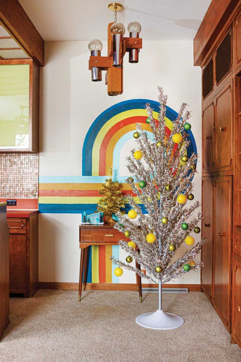 Shiny and Bright MCM Holiday Home in Idaho - Atomic Ranch