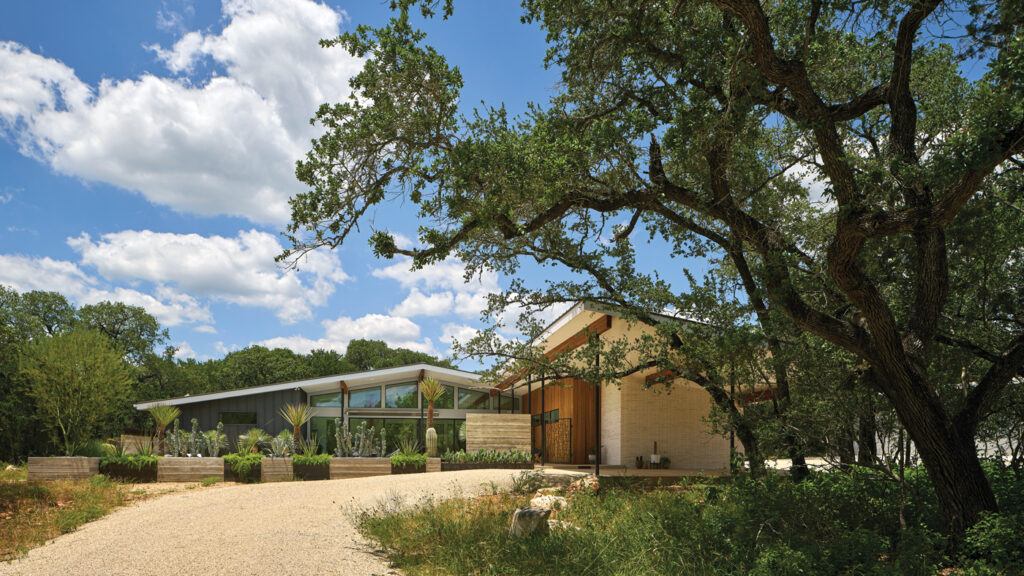 Soaking up the Sun in This Central Texas Home