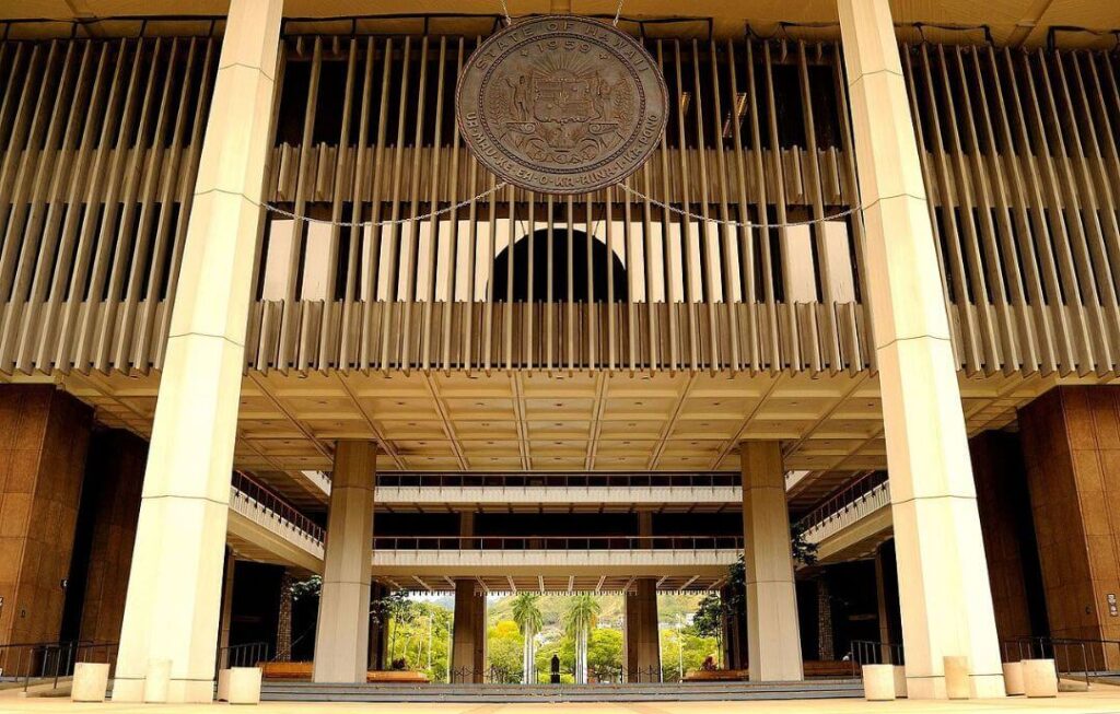 The Hawaii State Capitol Building: An Architectural Ode to the Islands ...