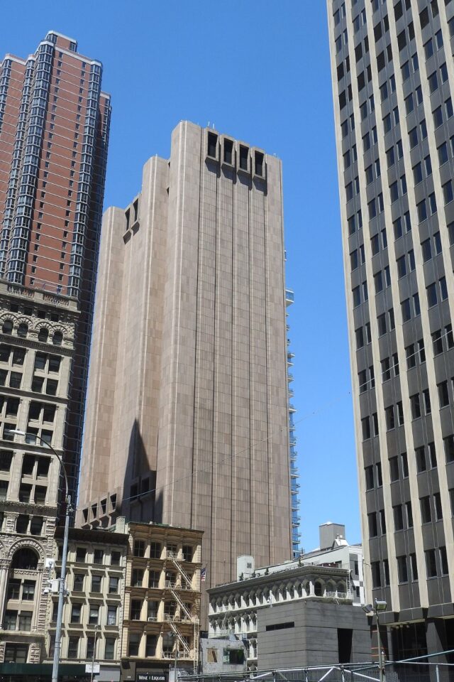 33 Thomas Street: A Sleek Brutalist Habitat for Machines - Atomic Ranch