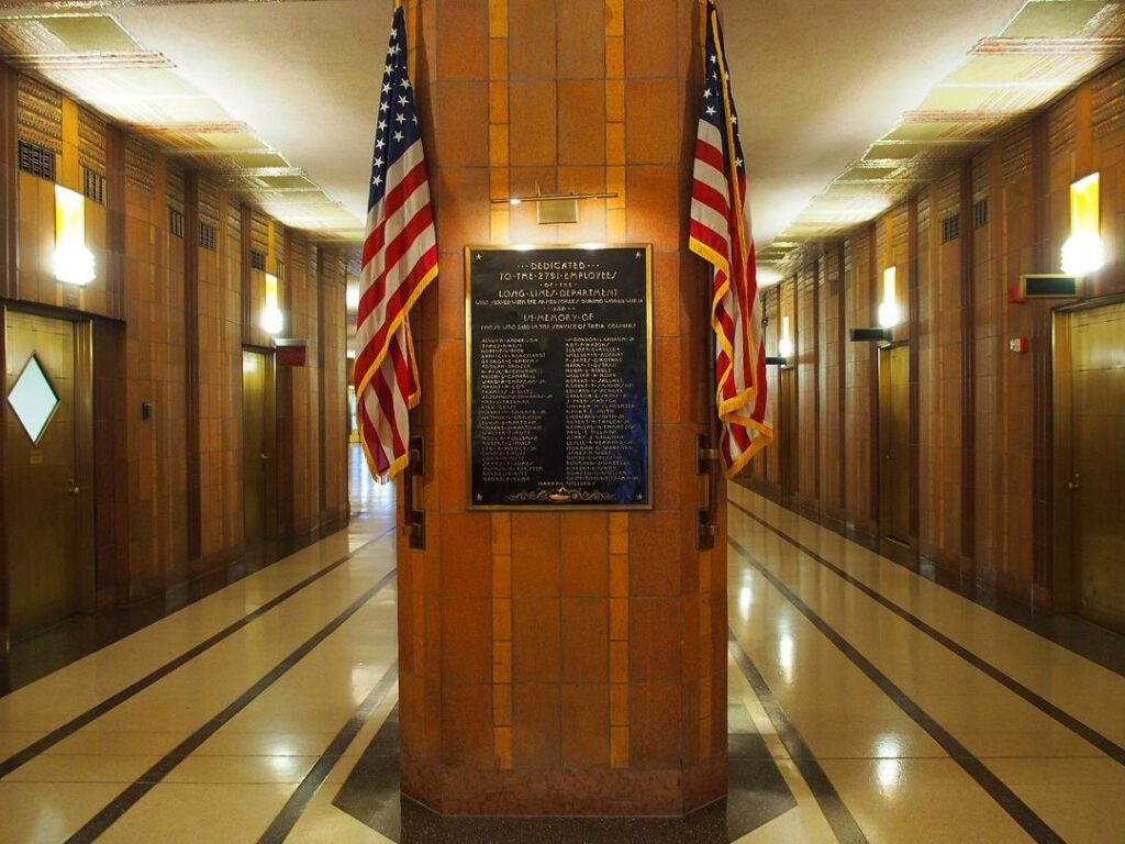 33 Thomas Street: A Sleek Brutalist Habitat for Machines - Atomic Ranch