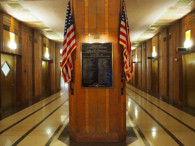 33 Thomas Street: A Sleek Brutalist Habitat for Machines - Atomic Ranch