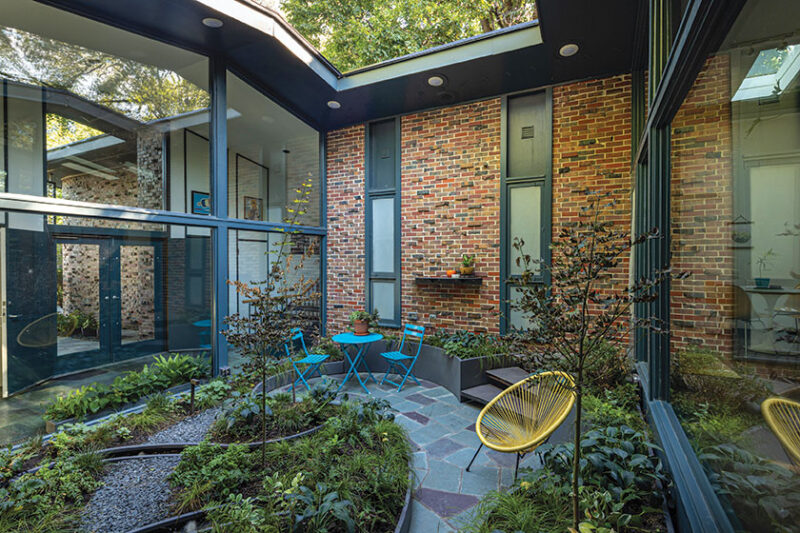 A 1962 MCM Dream Home in Omaha - Atomic Ranch