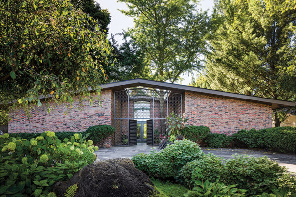 A 1962 MCM Dream Home in Omaha - Atomic Ranch