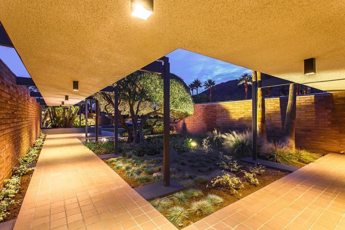 Welcome to the Dinah Shore Estate - Atomic Ranch